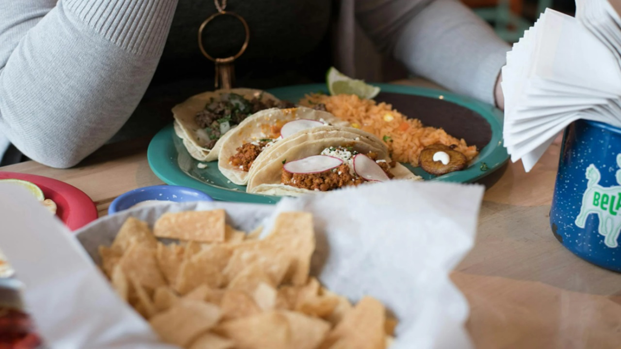 30 personas se intoxican tras comer en puesto de tacos en Yucatán