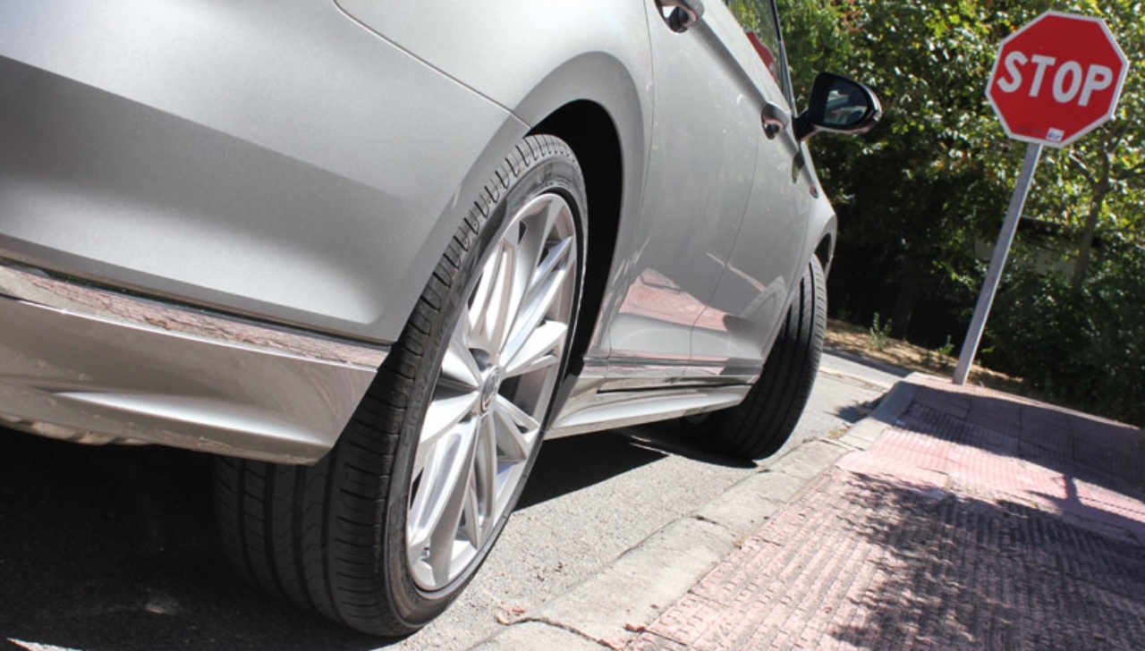 Así puedo denunciar un auto mal estacionado en CDMX