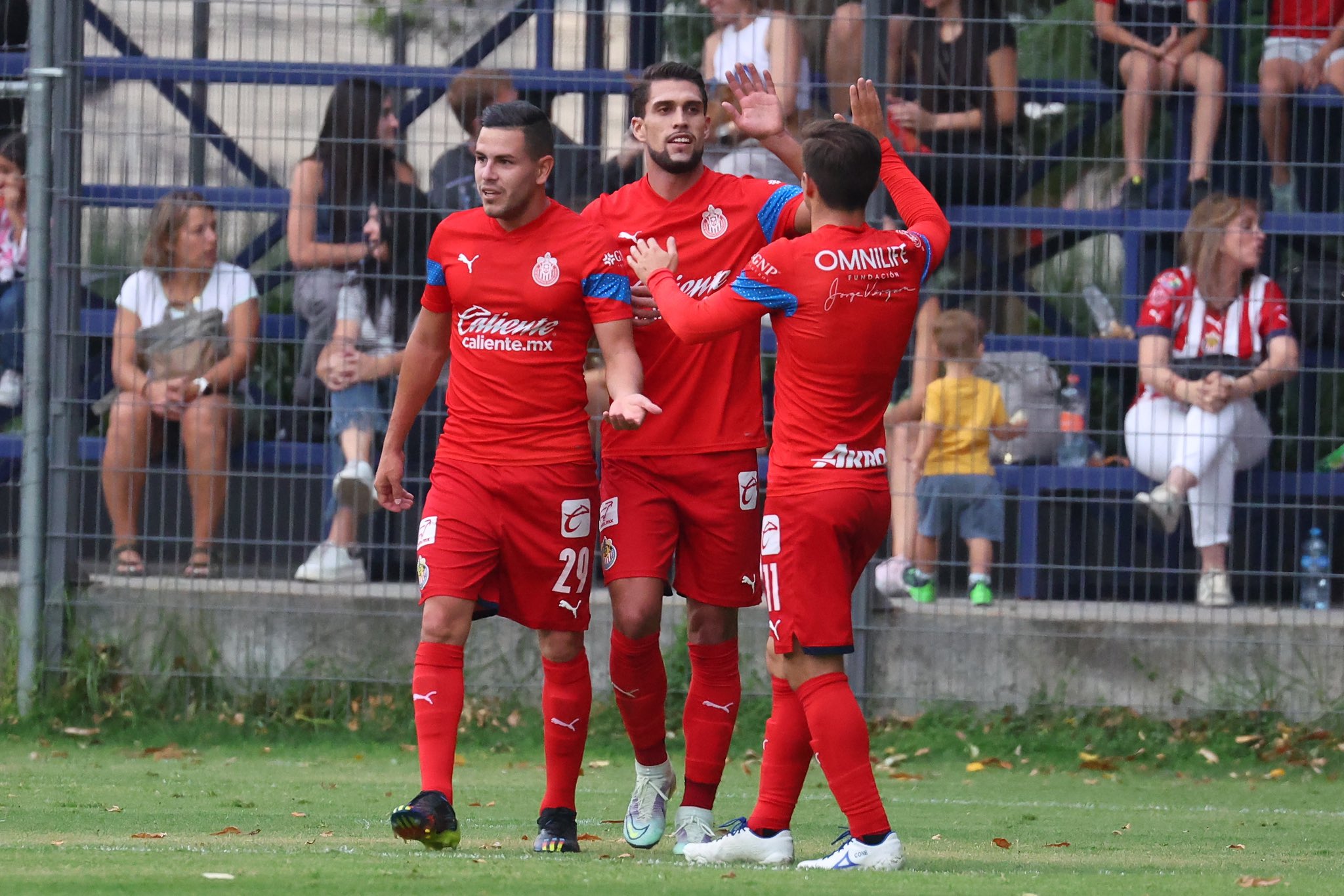Daniel Ríos se olvida de Chivas y se estrena oficialmente con el ...