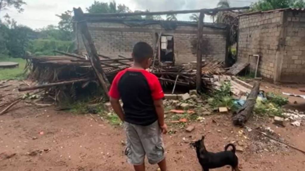 VIDEO: Poderoso huracán “Roslyn” deja dos muertos y daños en Nayarit