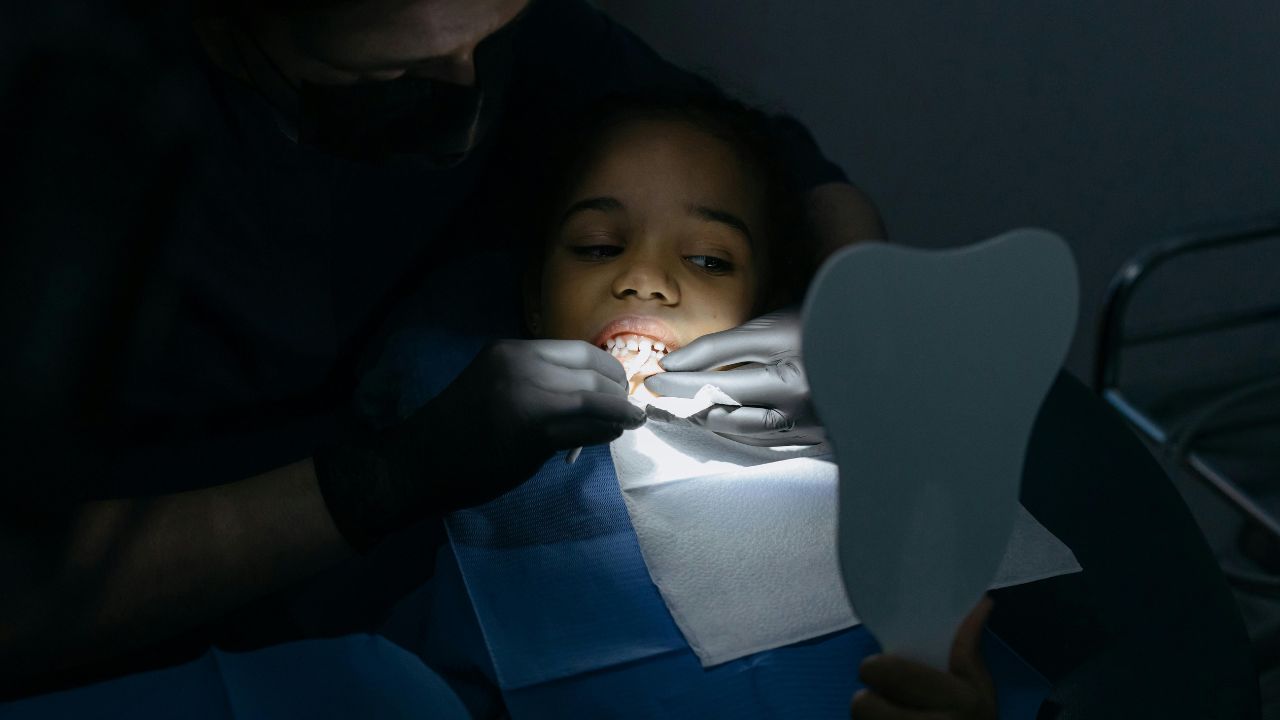 Muere niña tras extracción de diente en clínica dental en Alzira, España