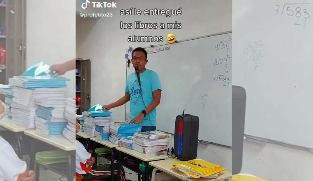 ¡Qué ingenio! Profesor imitar vendedor para entregar libros