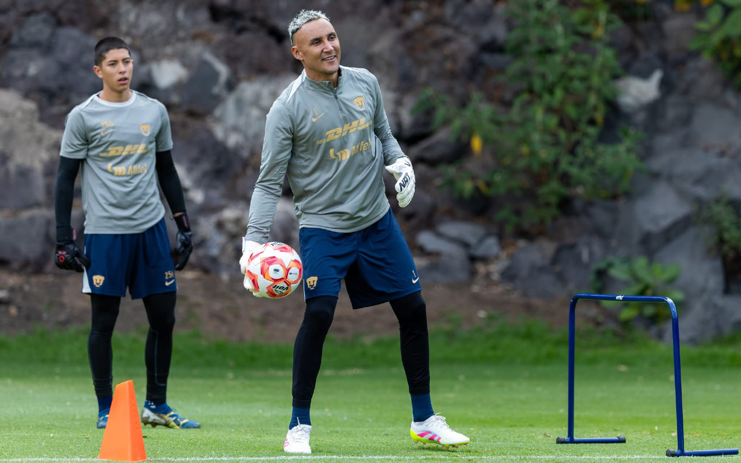 Pumas registra a Keylor Navas y sufre la baja de Leo Suárez