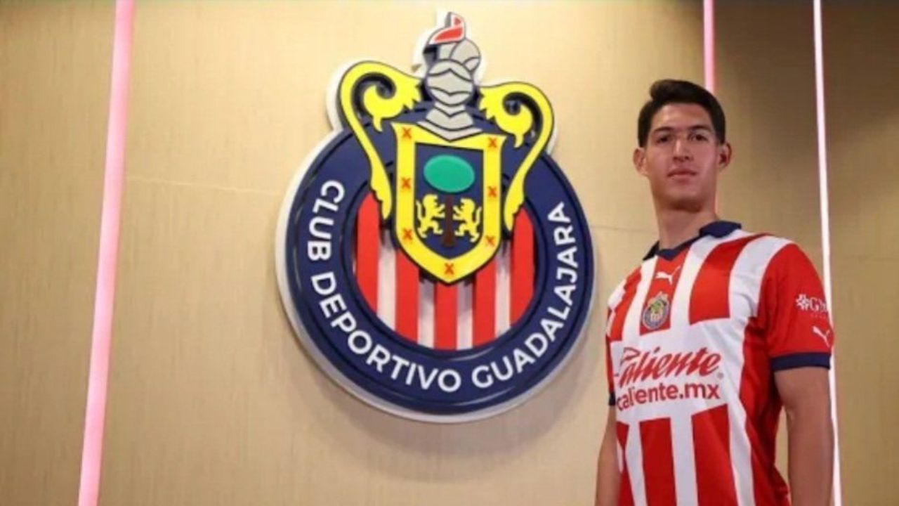 José Castillo nuevo jugador de Chivas; primer refuerzo del Clausura 2024