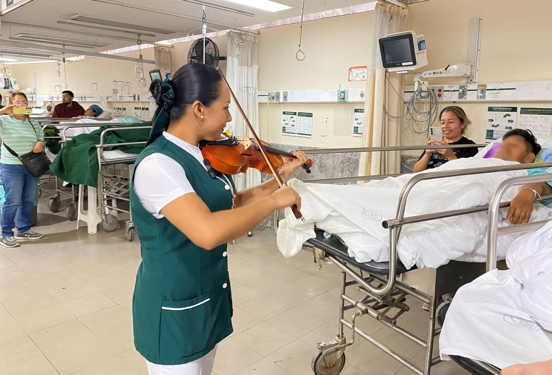 Enfermera de IMSS Morelos trasmite alegría a pacientes a través de la ...