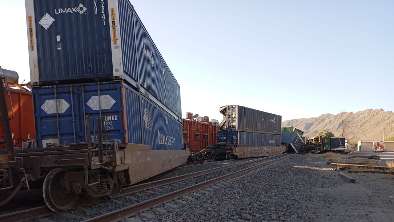 Durango: Tren cargado de cajas y llantas se descarrila en Lerdo