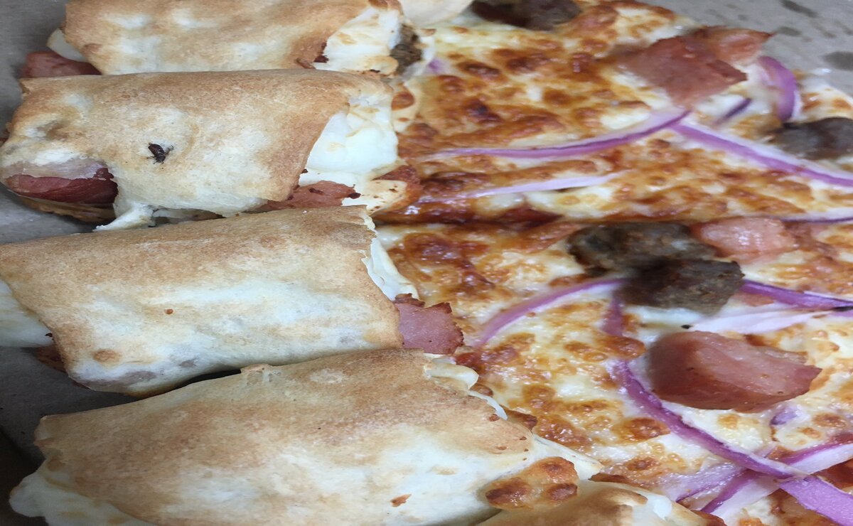 Viral imagen de insecto en la pizza