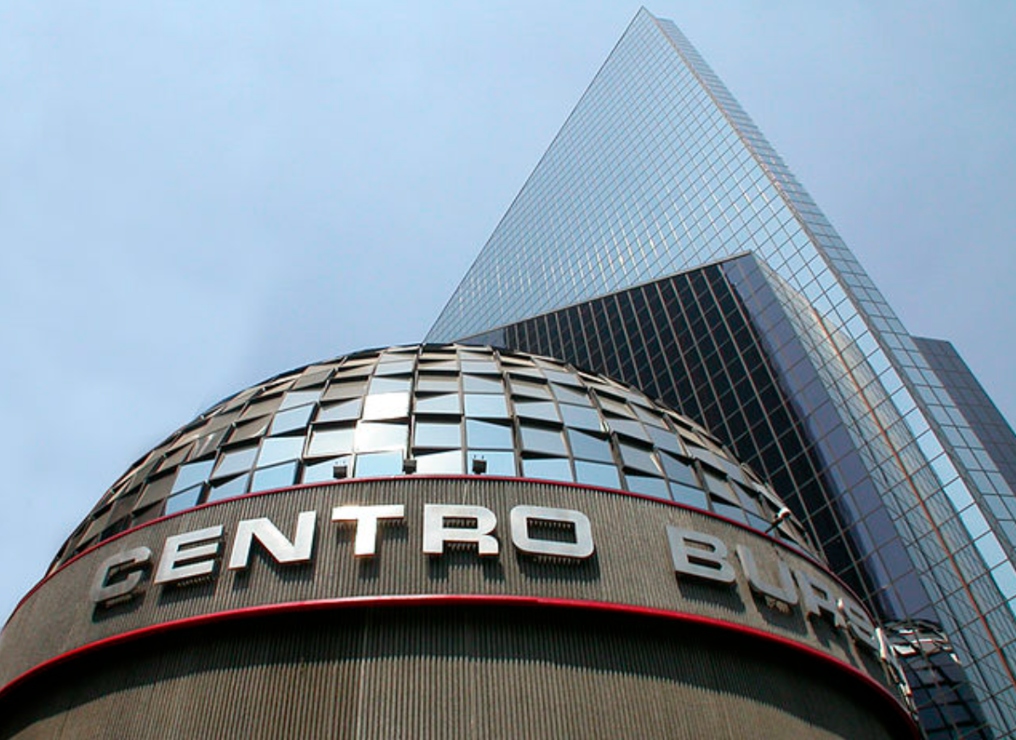 BMV y peso mexicano pierden en espera de la reunión de la Fed EU