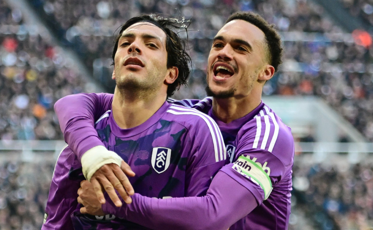 Raúl Jiménez anota gol para el Fulham ante el Newcastle (Video)