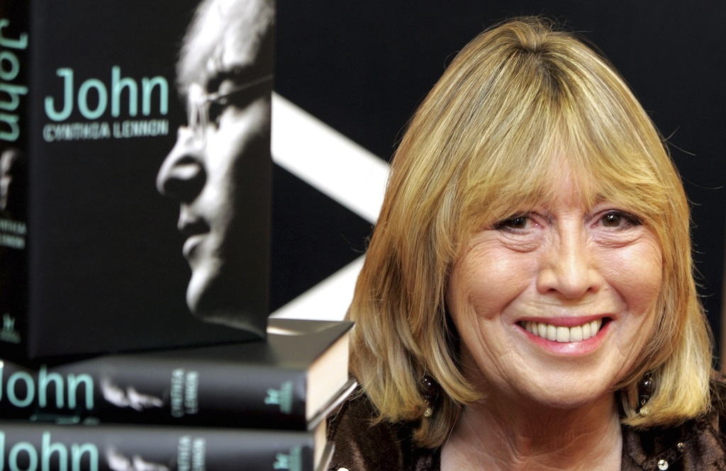 Muere Cynthia Powell, primera esposa de John Lennon
